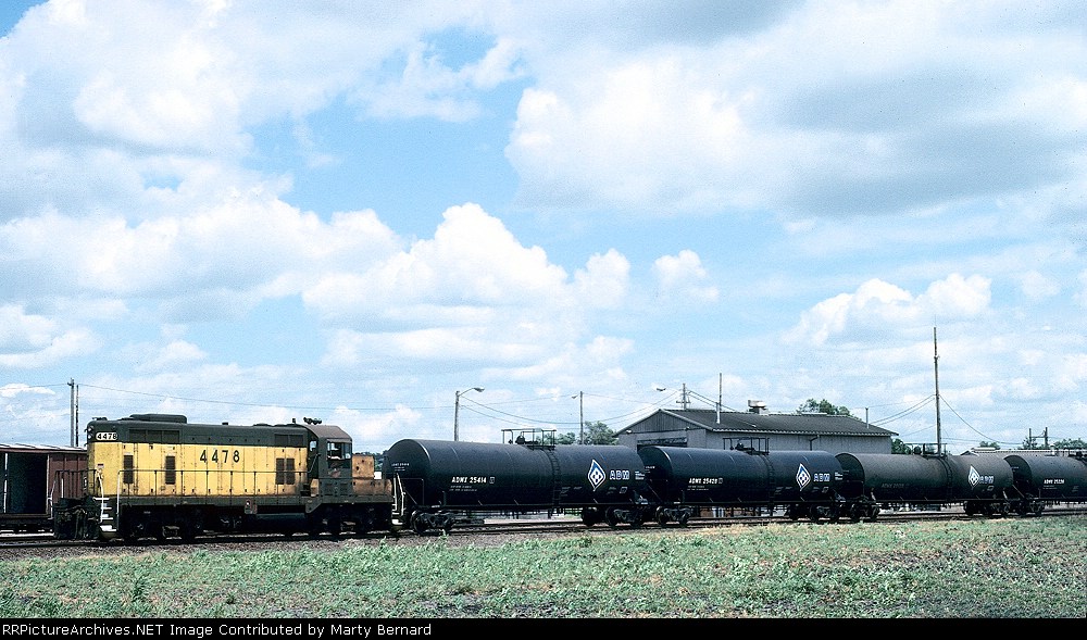 CNW GP7R Switching ADM Tanks